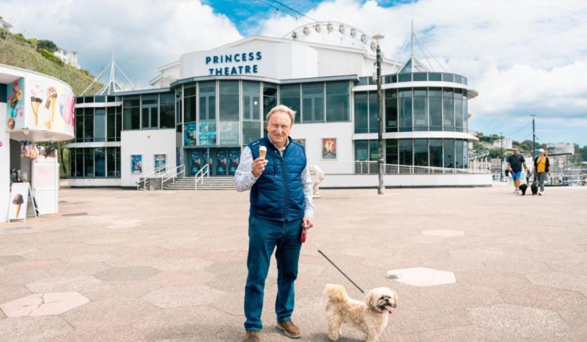 Neil Warnock stages a show of solidarity - Torbay Today