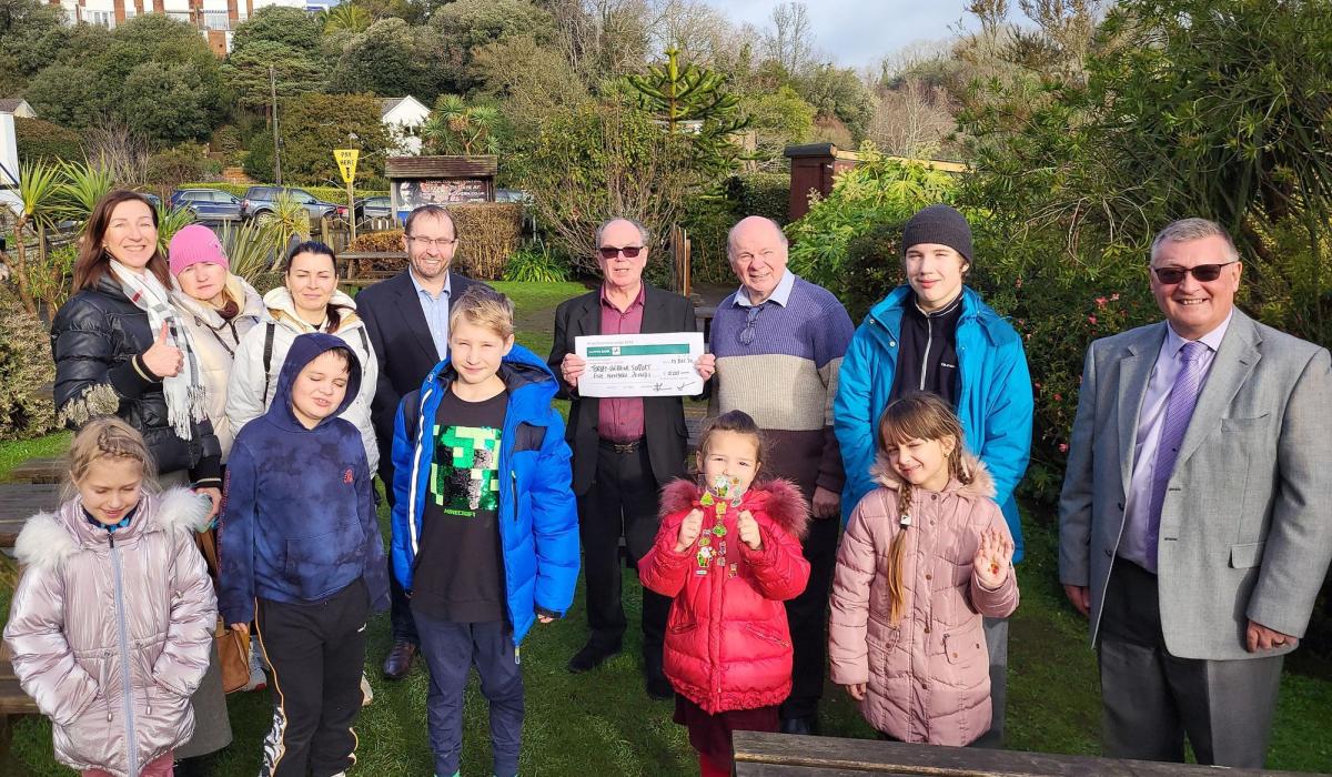 Paignton Freemasons donate £500 to support Torbay's Ukrainian community ...