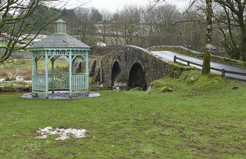 Fire breaks out at iconic Dartmoor hotel as emergency services respond ...