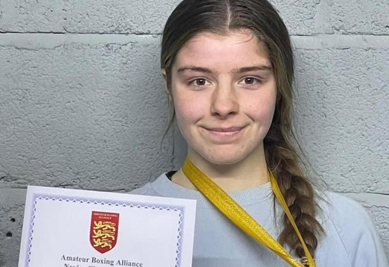 Boxer Amy wins senior title after shots impress ringside judges ...