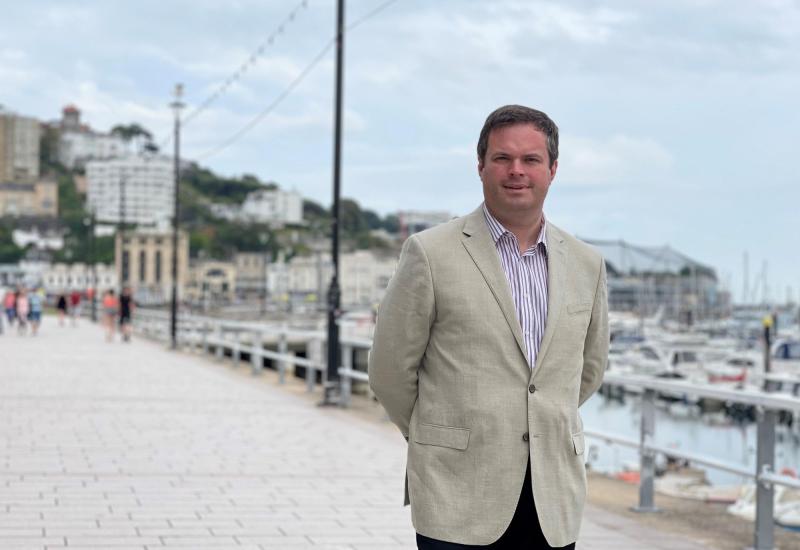 MP sleeping outdoors in Sleep Easy challenge to support young homeless ...