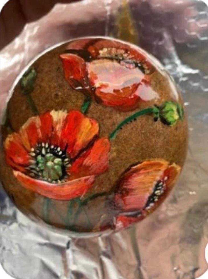 Celebs join veterans' charity in appeal for painted poppy pebbles to ...